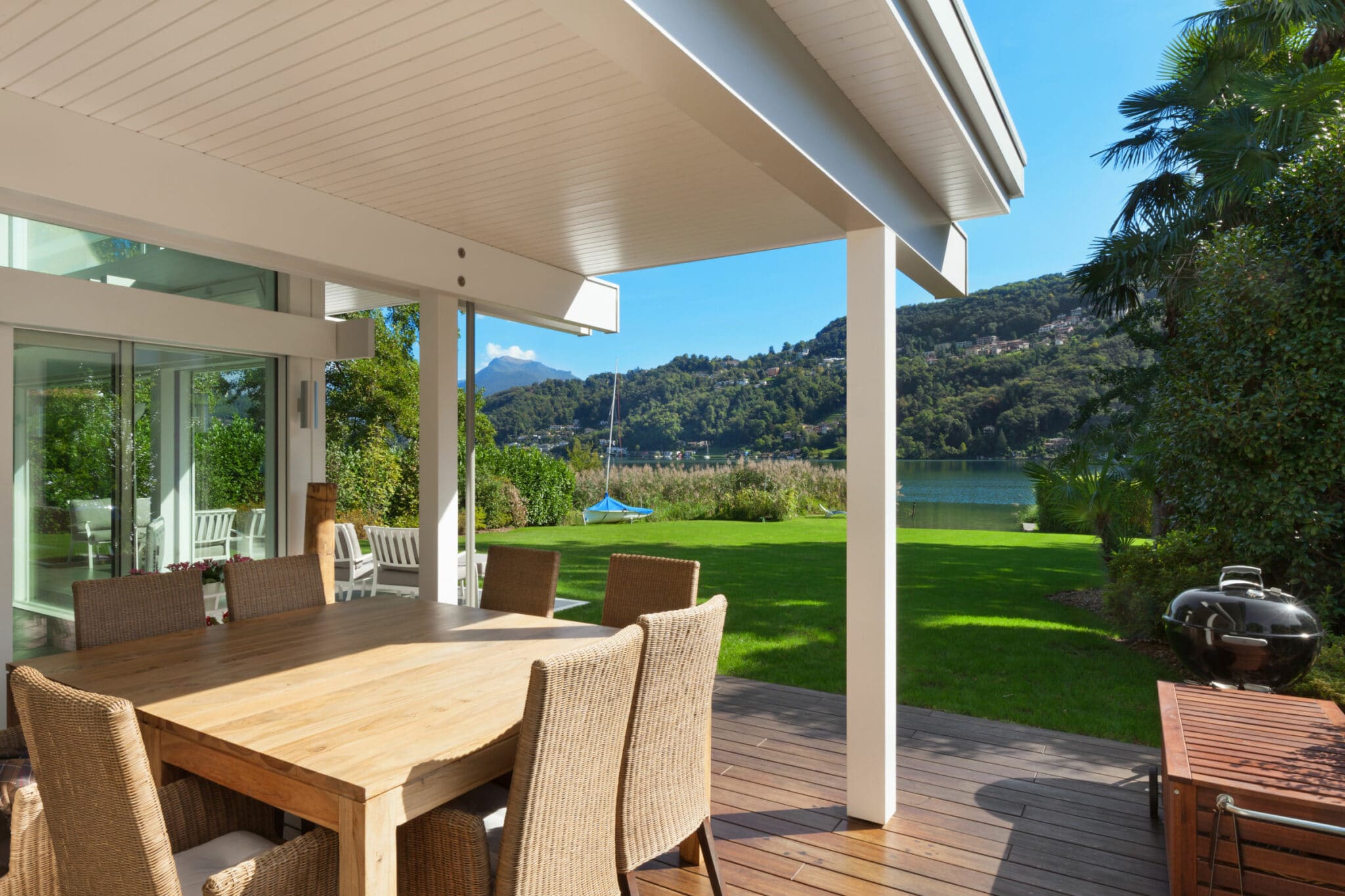 Overkapping aan huis: uitvoeringen & prijzen [+ Inspiratie]